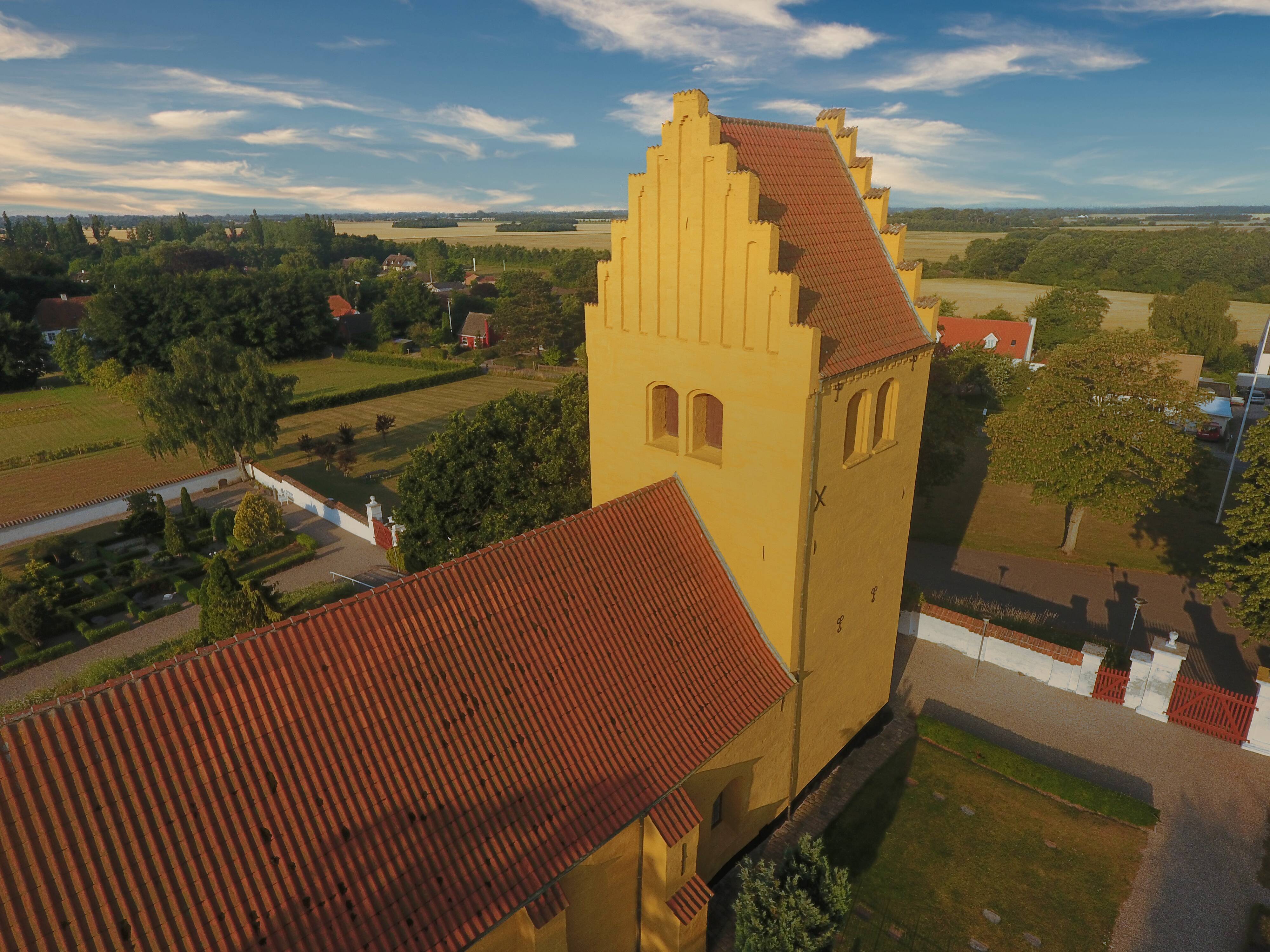 Her kan du læse plejeplan for Holtug Kirke og kirkegård